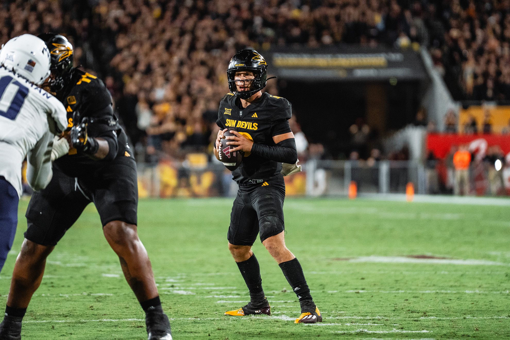 Sam Leavitt named one of Davey O'Brien Award's Great 8 Quarterbacks for ...