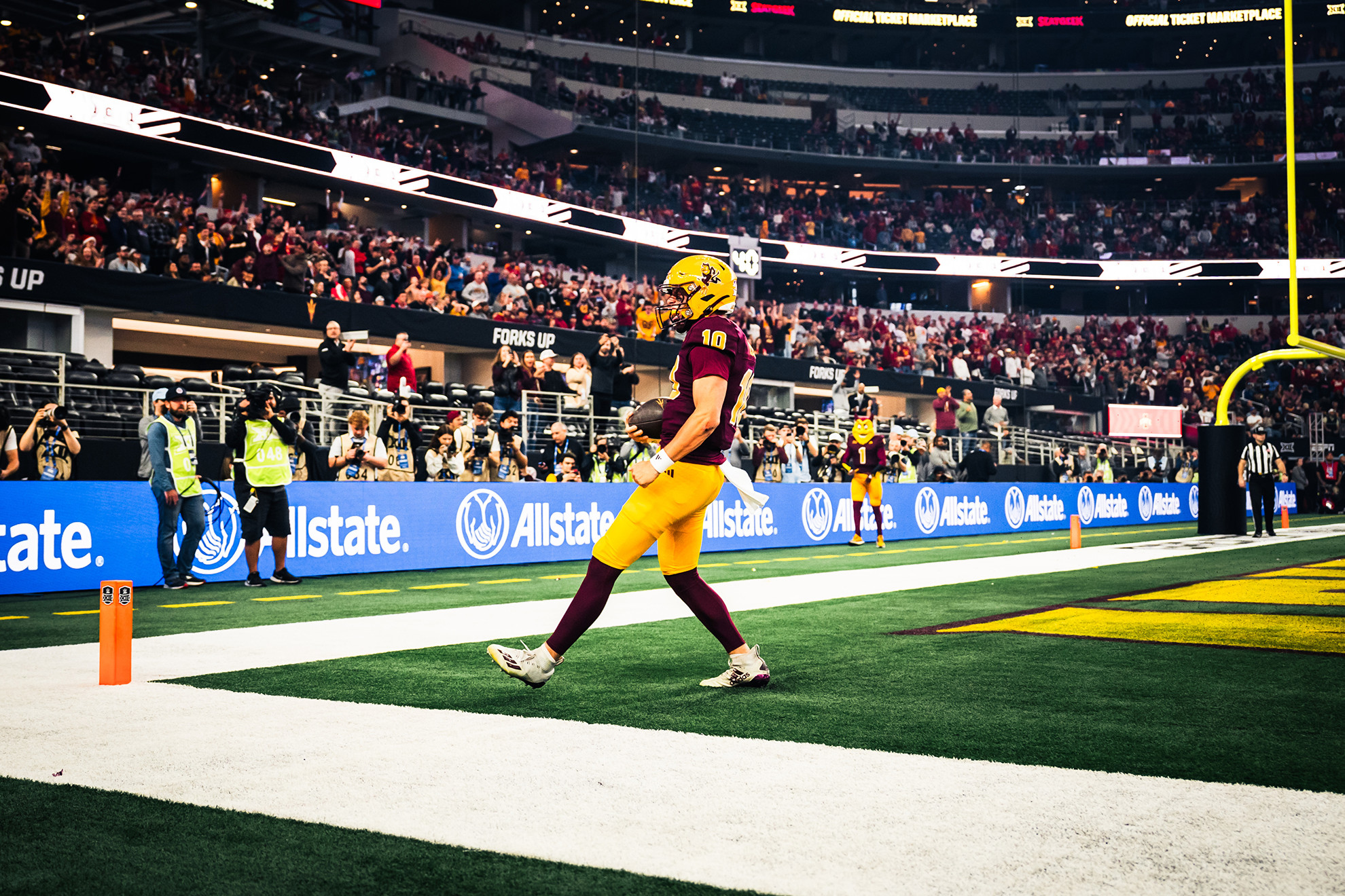 Sam Leavitt lands on Davey O'Brien Award preseason watch list - Sun ...