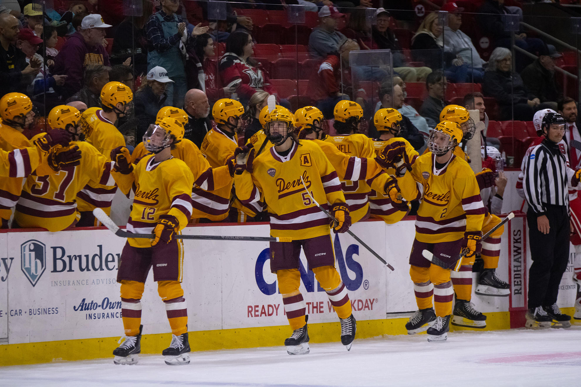 Beck’s first-career NCAA goal lifts hockey to victory in conference ...
